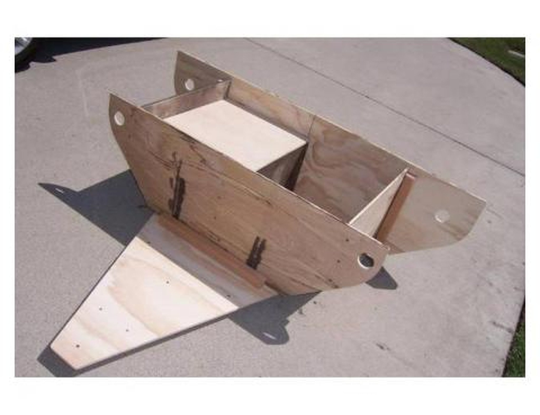 V-berth battery compartment & storage - Macgregor Mods